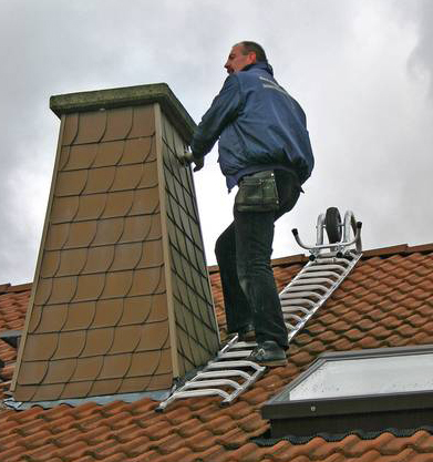 Dachleiter bietet sicheren Zugang zum Dach