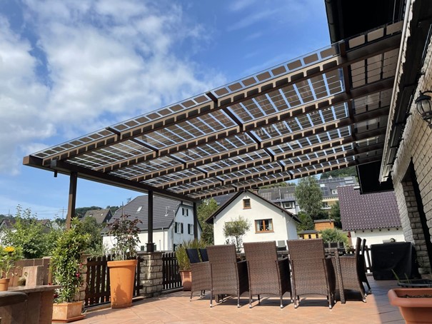 Solar-Terrassendach: Terrassenüberdachung mit Photovoltaik ☀