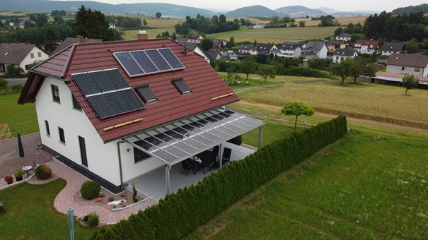 Solar-Terrassendach: Terrassenüberdachung mit Photovoltaik ☀